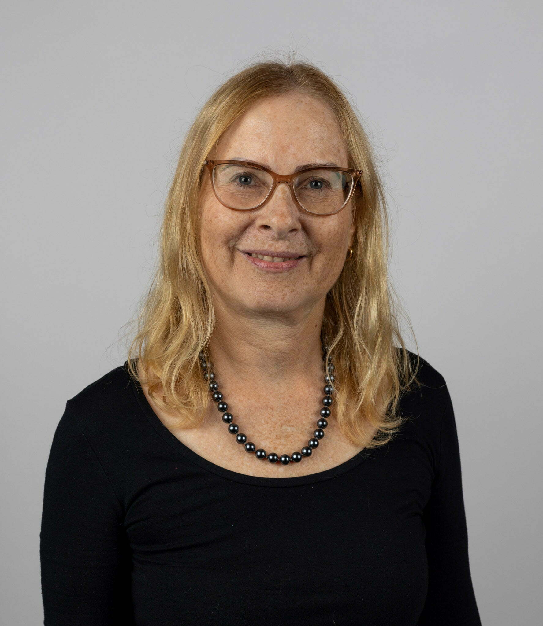 רונית רוט שניר - בית הספר התיכון ליד האוניברסיטה